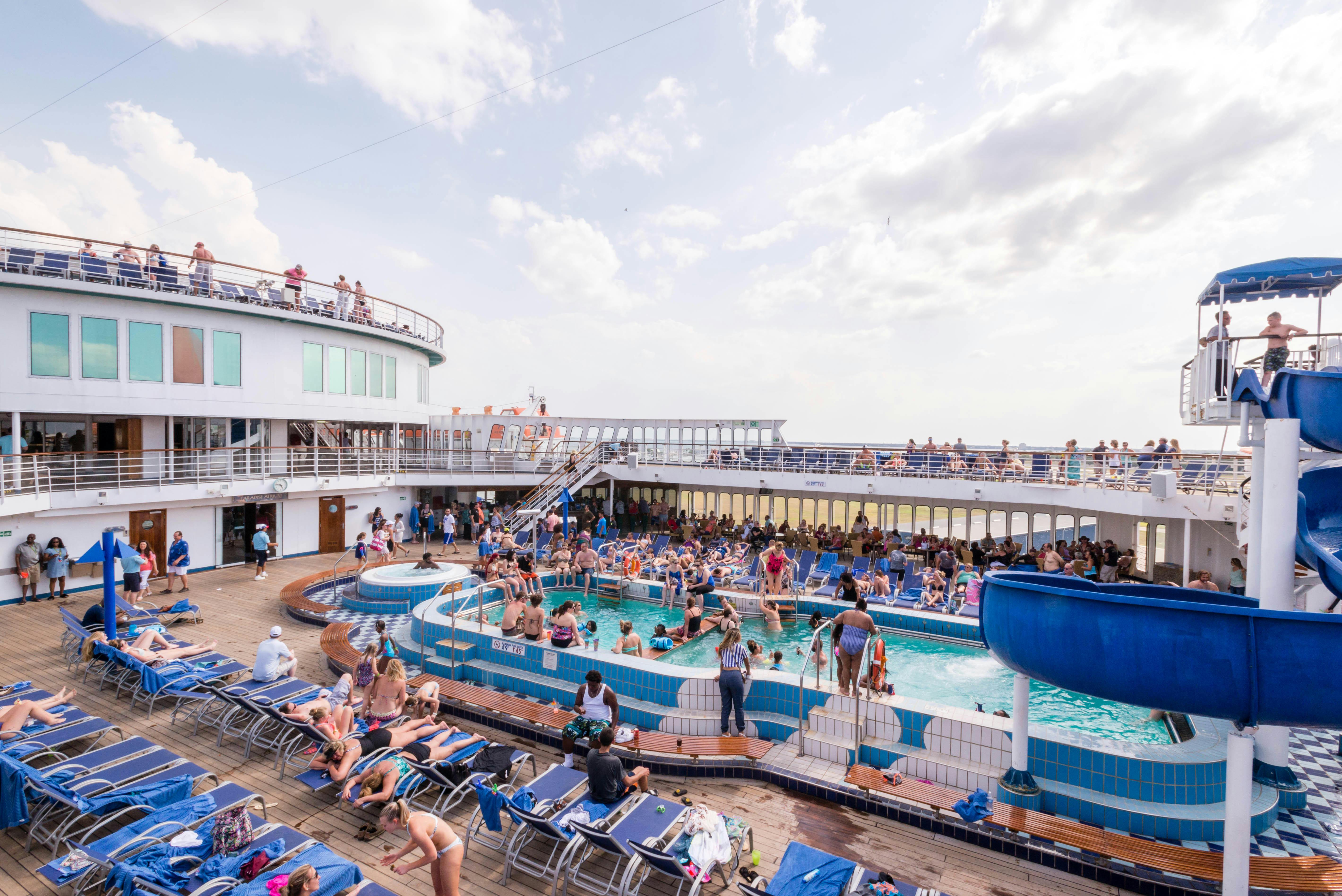 7 Ways to Outsmart Deck Chair Hogs