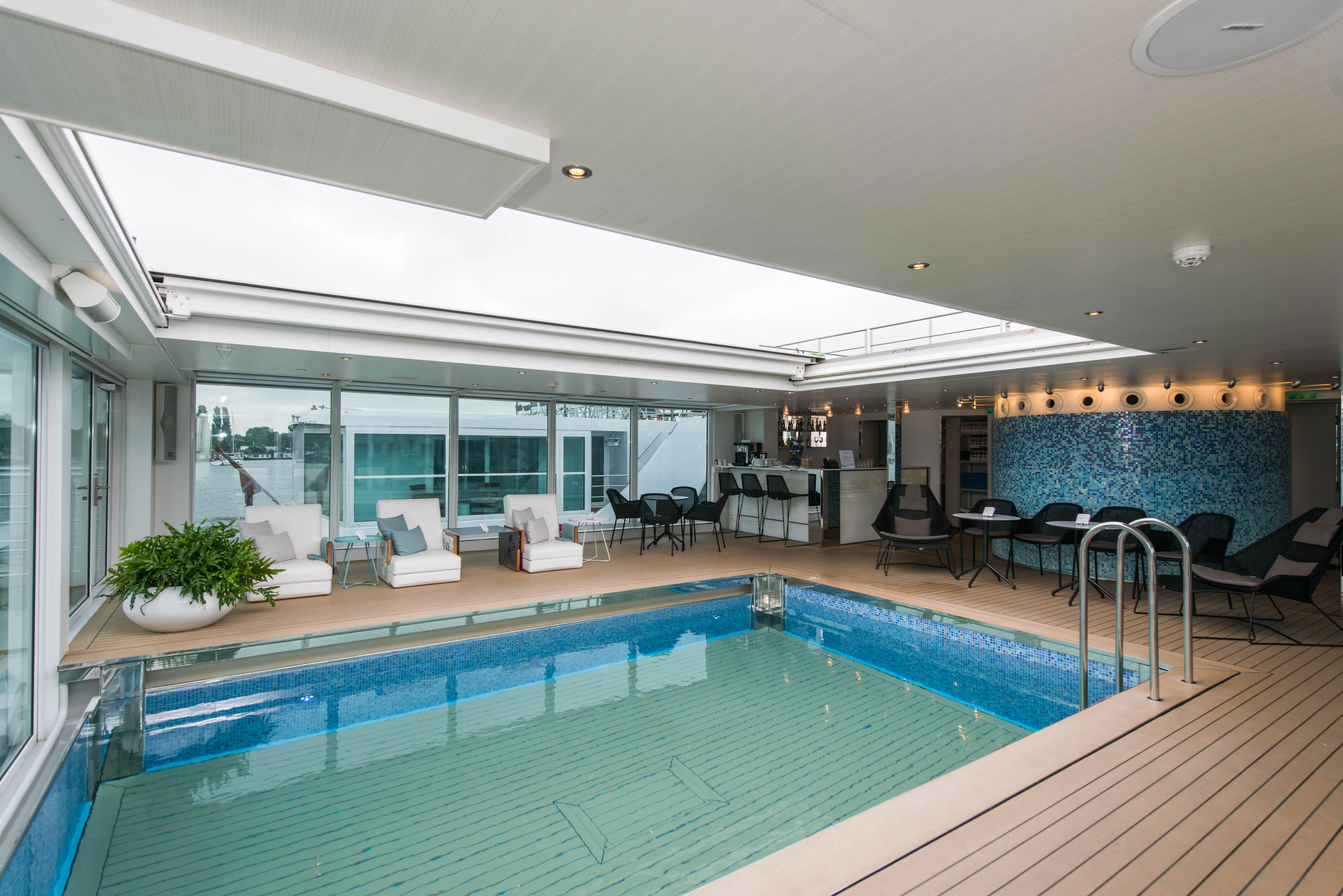 Emerald Star Cruise: Expert Review (2023)