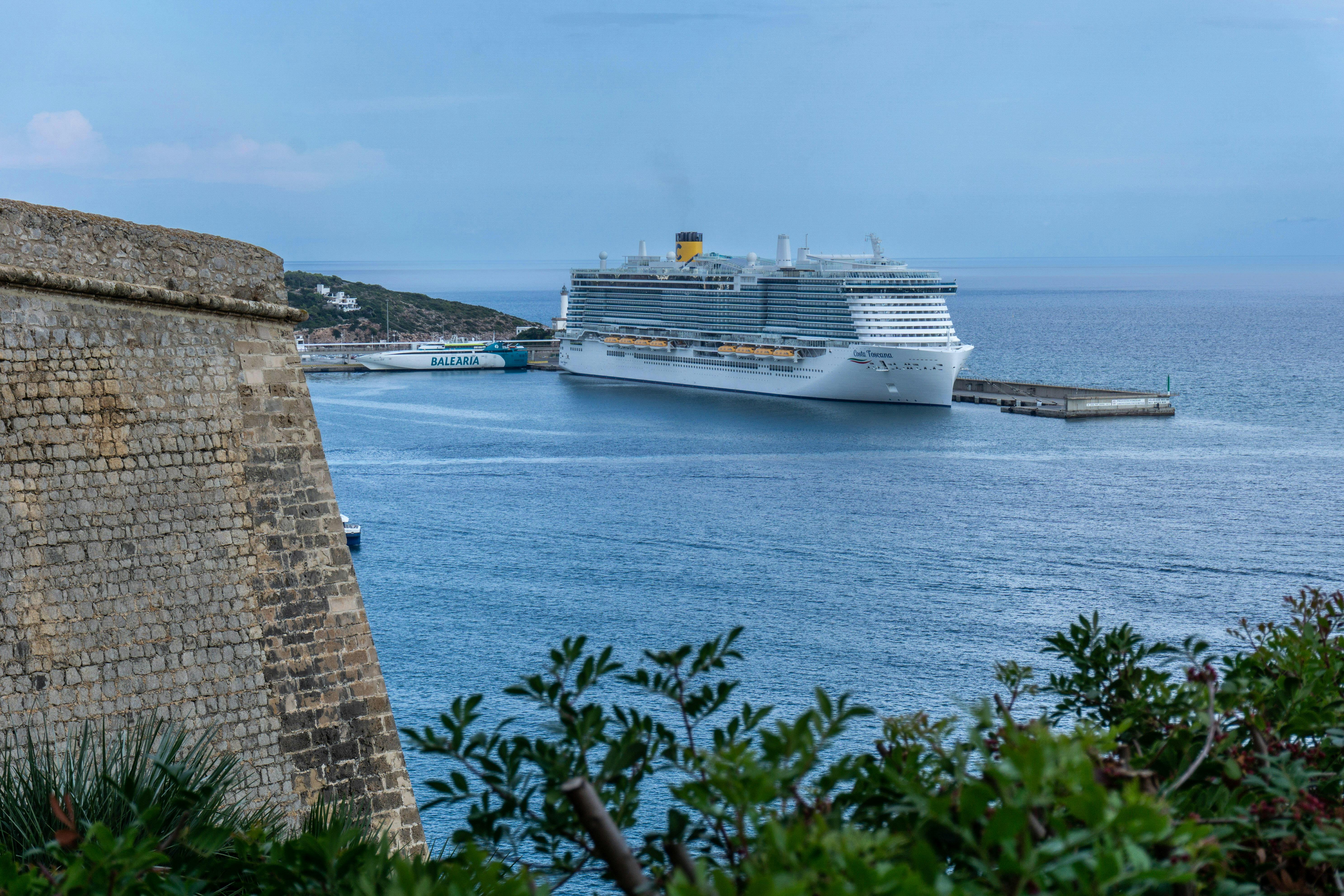 What to Wear on a Cruise: Guide to Cruise Line Dress Codes