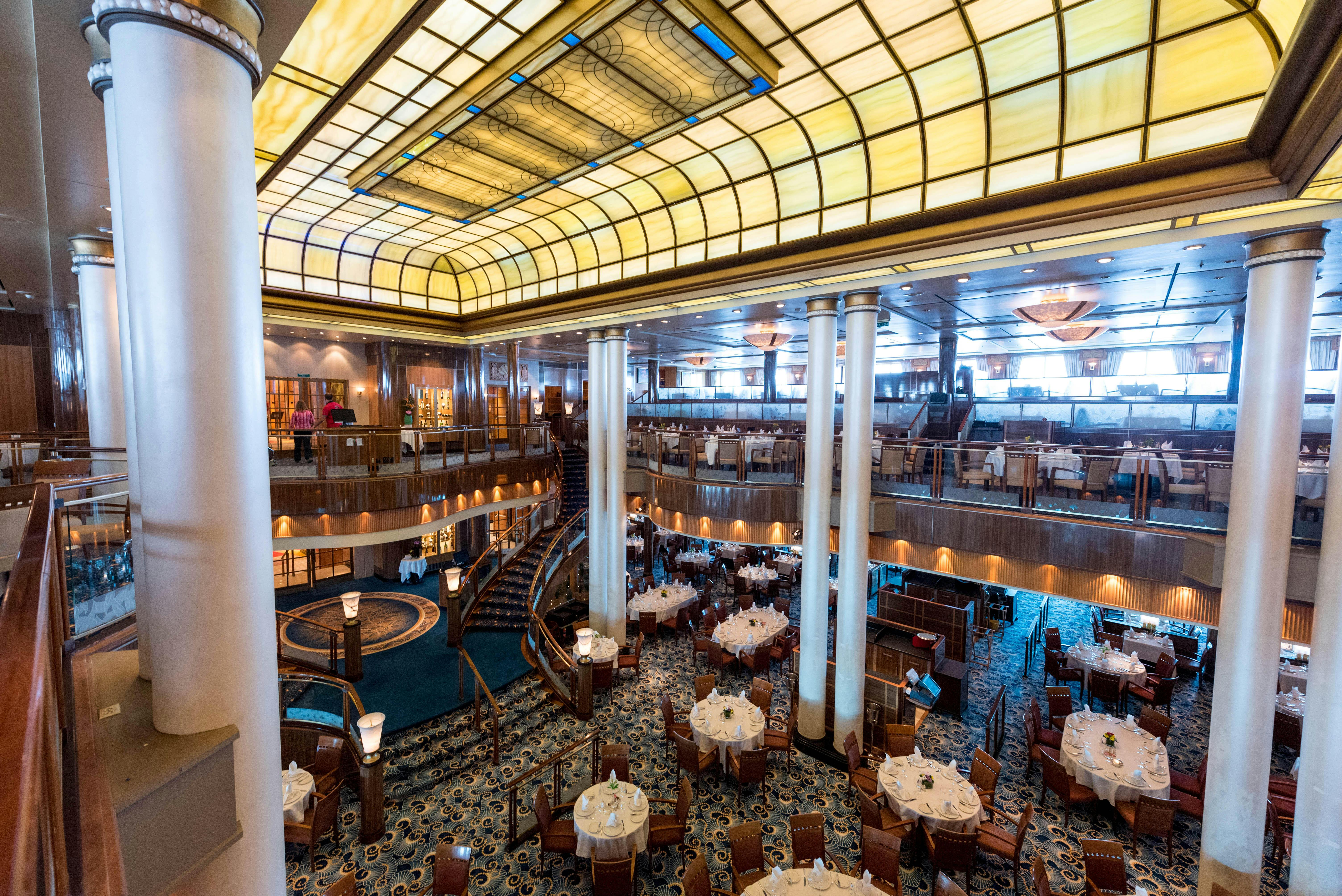 Formal Cunard Dress Code Still a Great Fit on Cruises