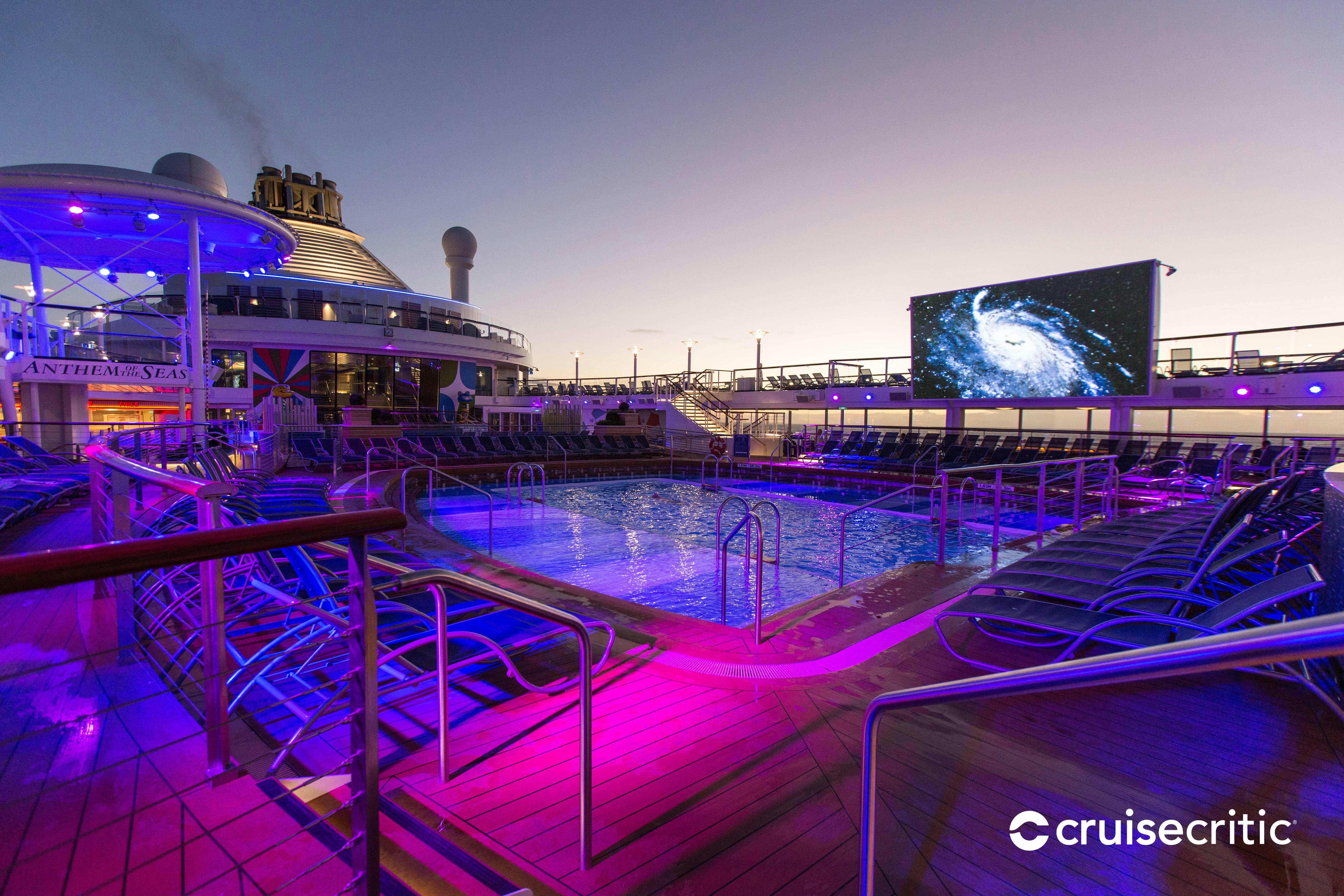9 Cruise Zoom Backgrounds for Socializing Away from Sea