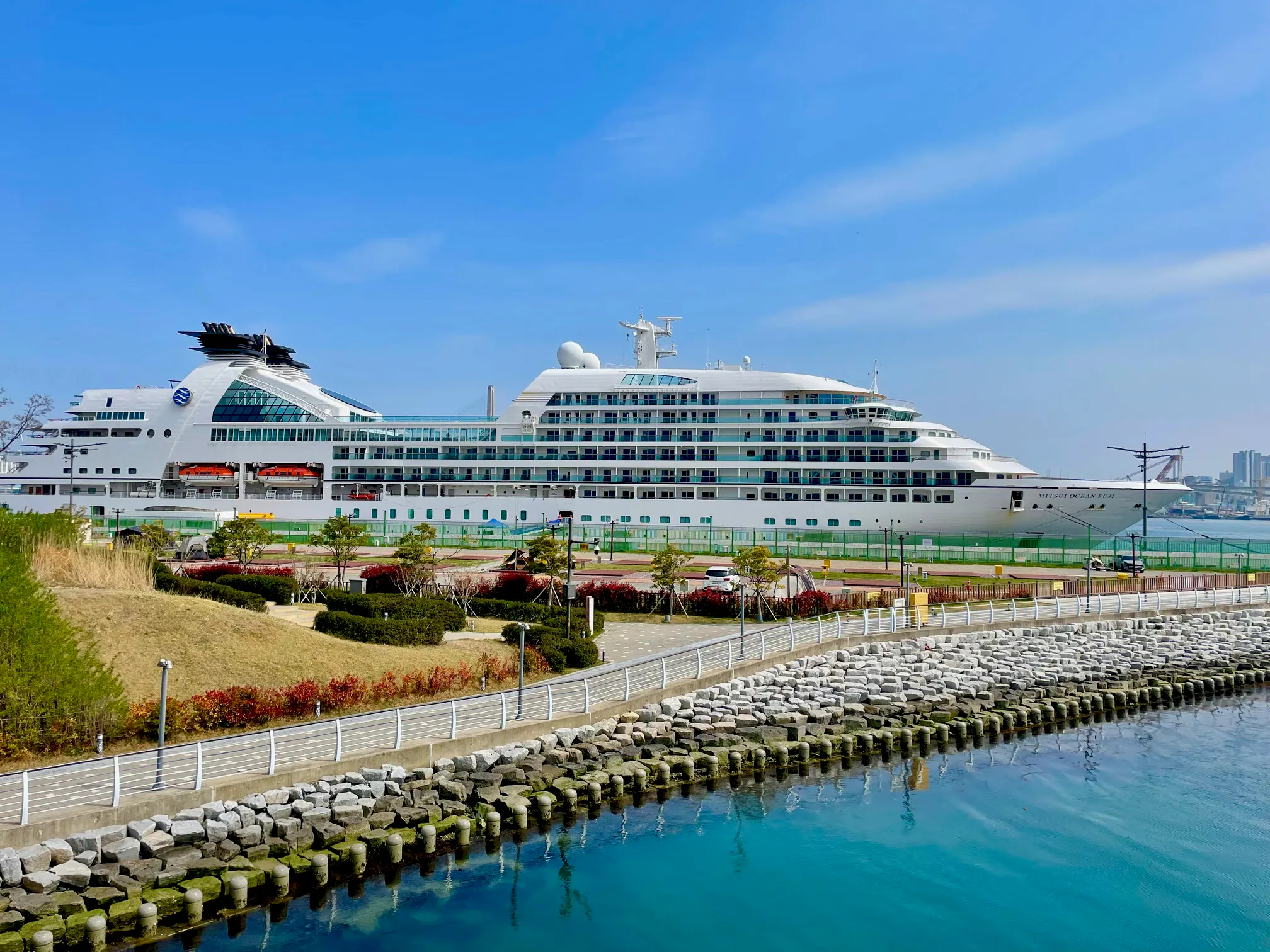 Mitsui Ocean Fuji Cruise Ship | Editor's Review