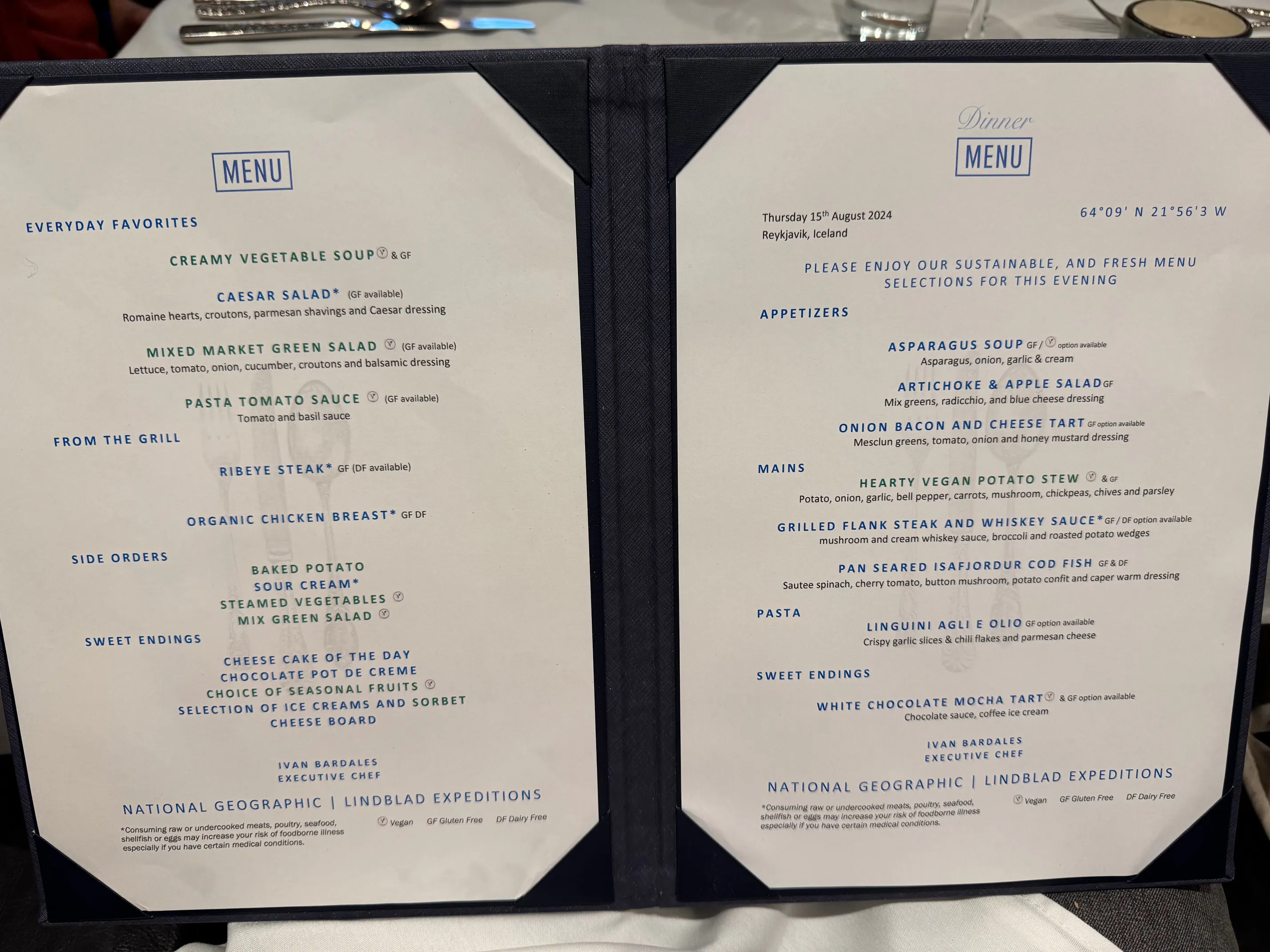 Lindblad Expeditions National Geographic Explorer Dining: Restaurants ...