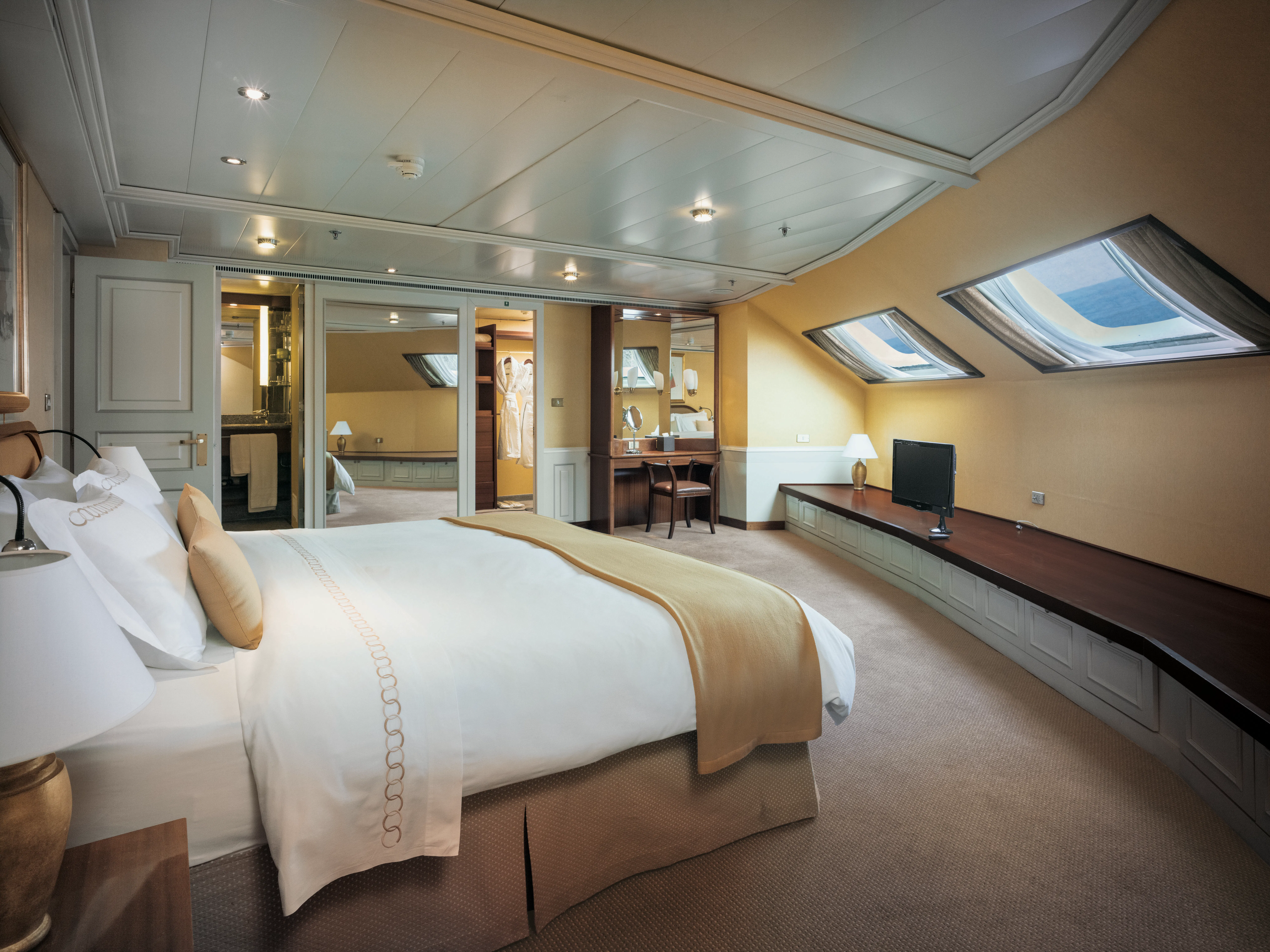 Silversea Silver Shadow Cruise: Expert Review (2023)