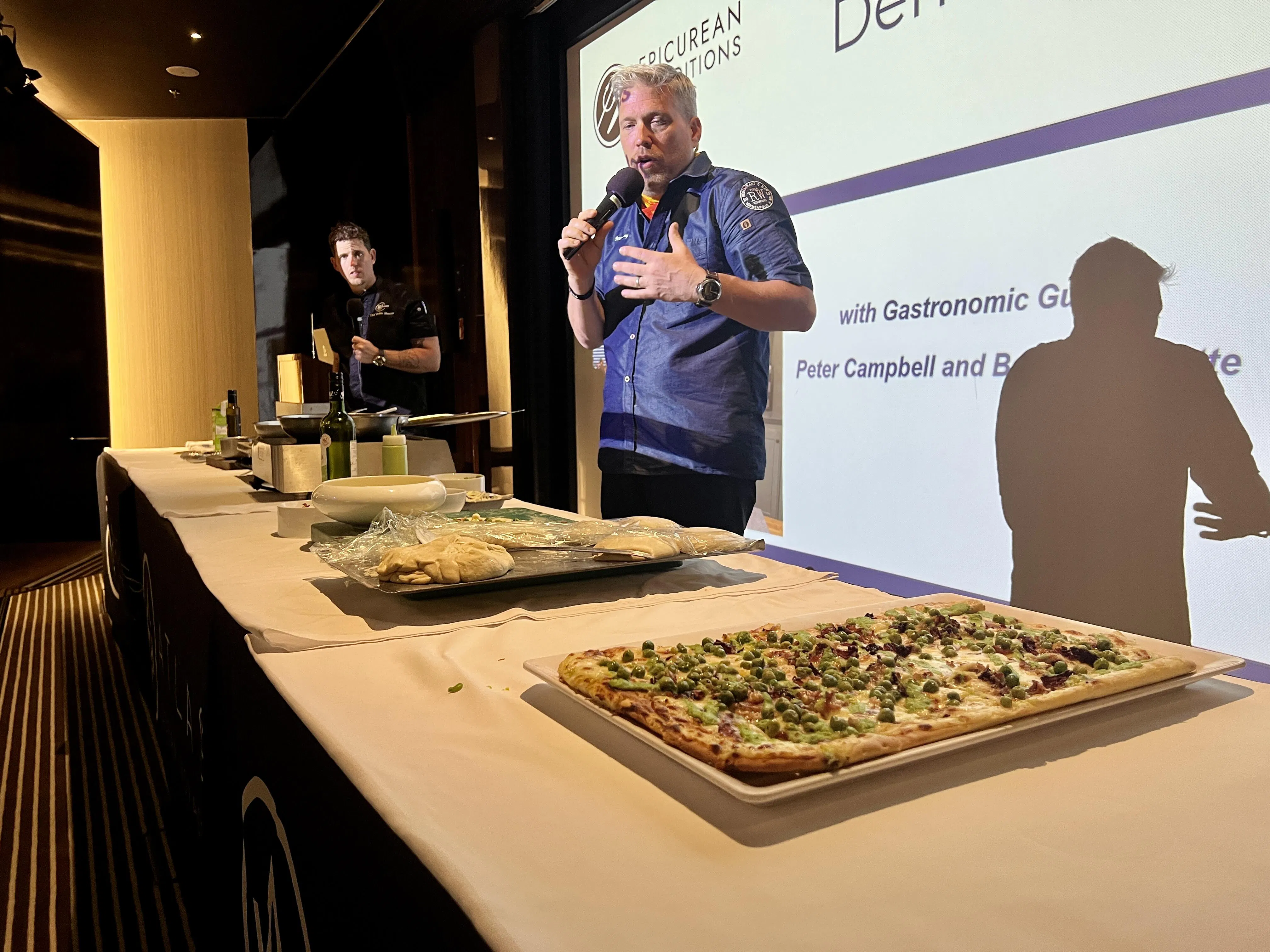 World Navigator Dining & Food | Editor's Review
