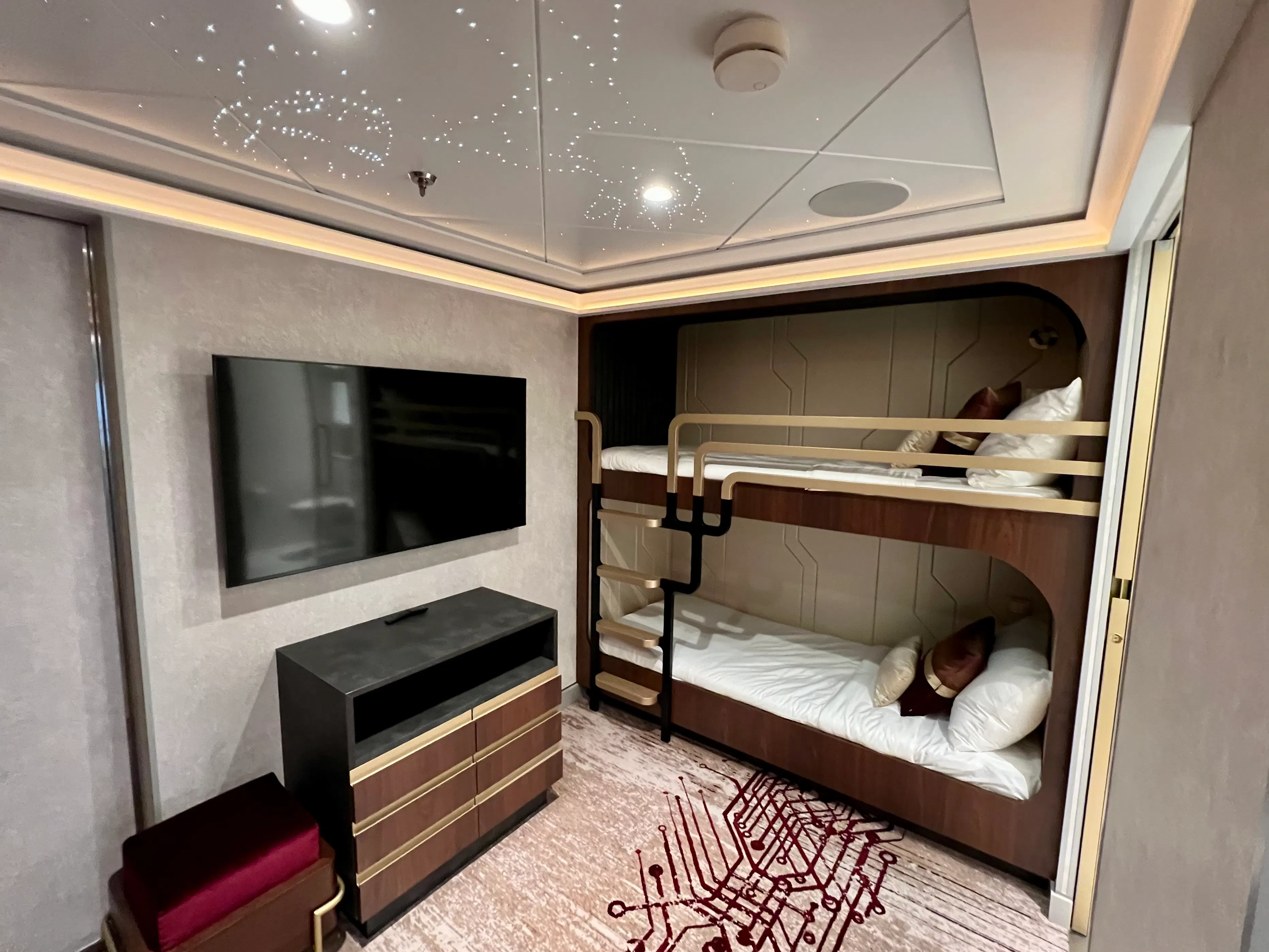 Disney Destiny Cabins & Suites | Editor's Review