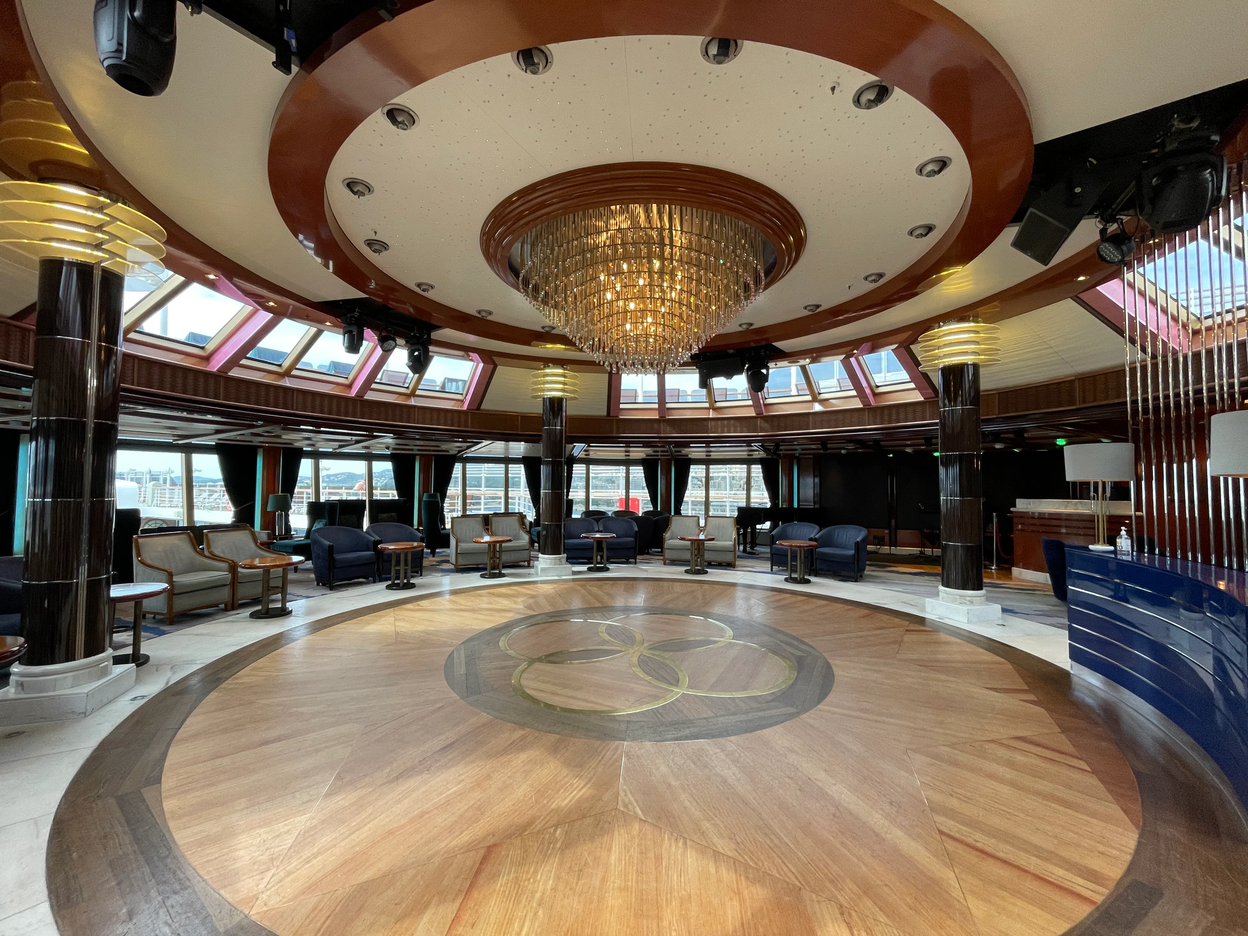 Cunard Queen Victoria Dining & Food | Editor's Review