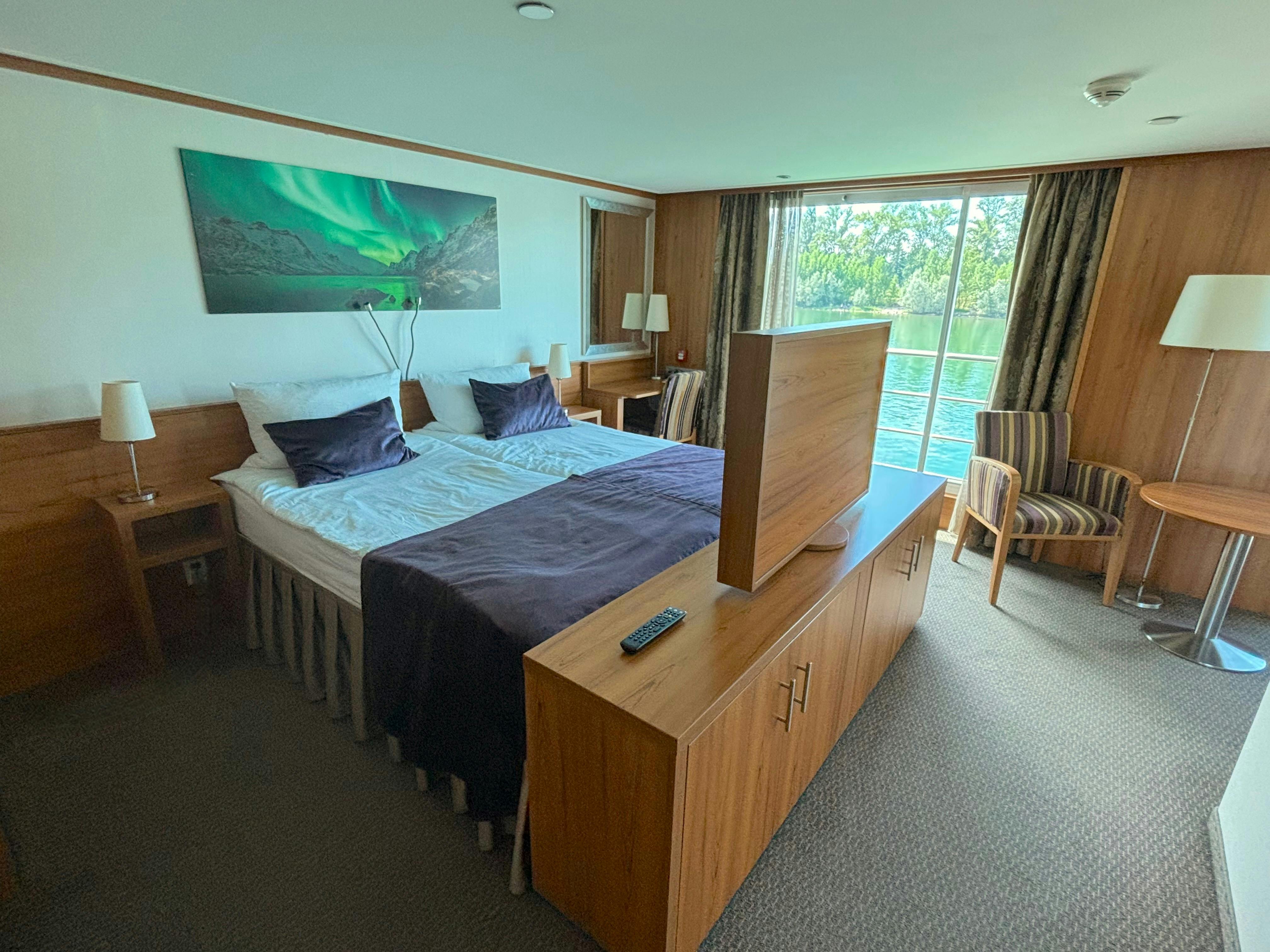 Gate 1 Travel Monarch Baroness Expert Review