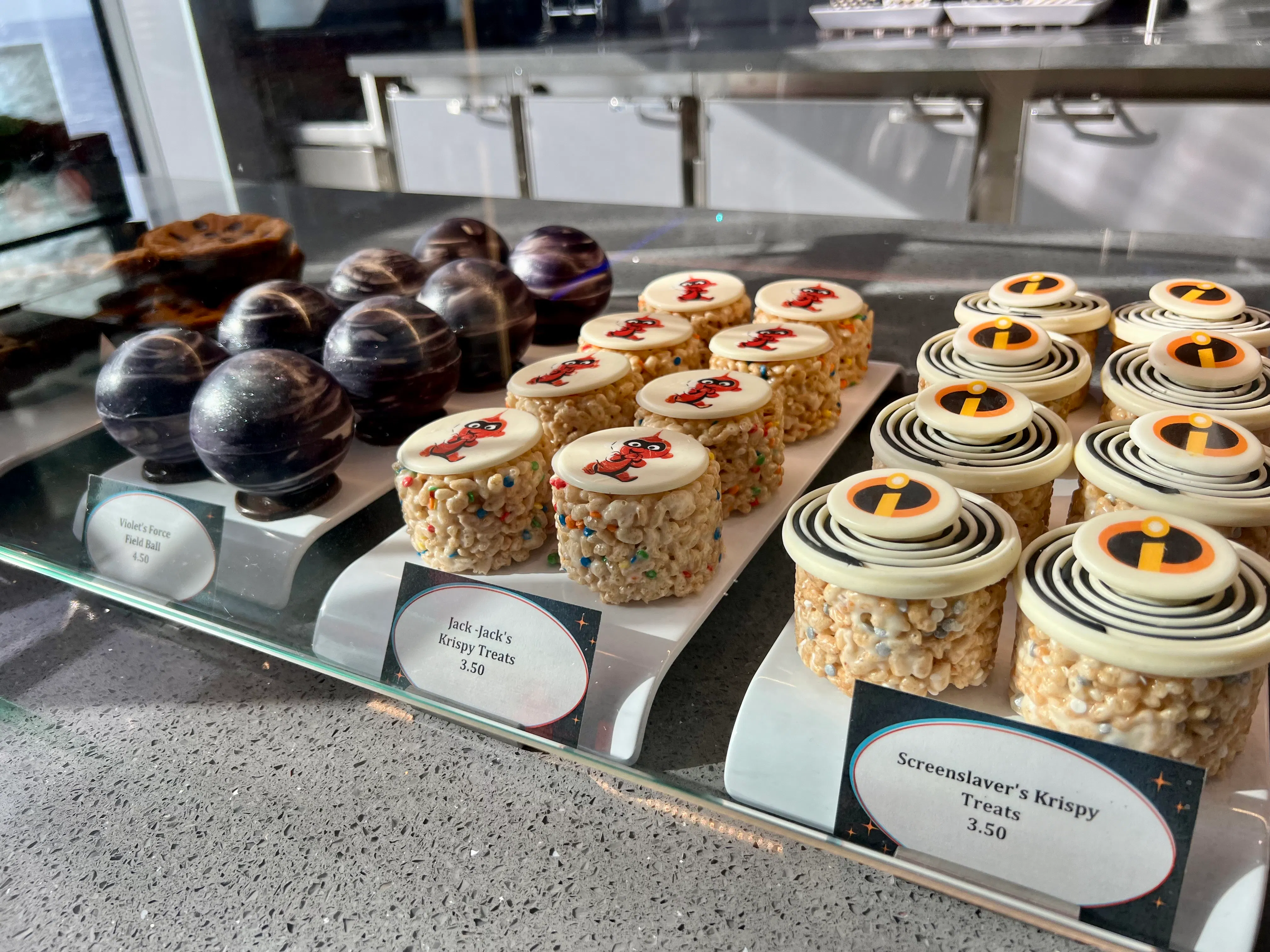 Disney Destiny Dining & Food | Editor's Review
