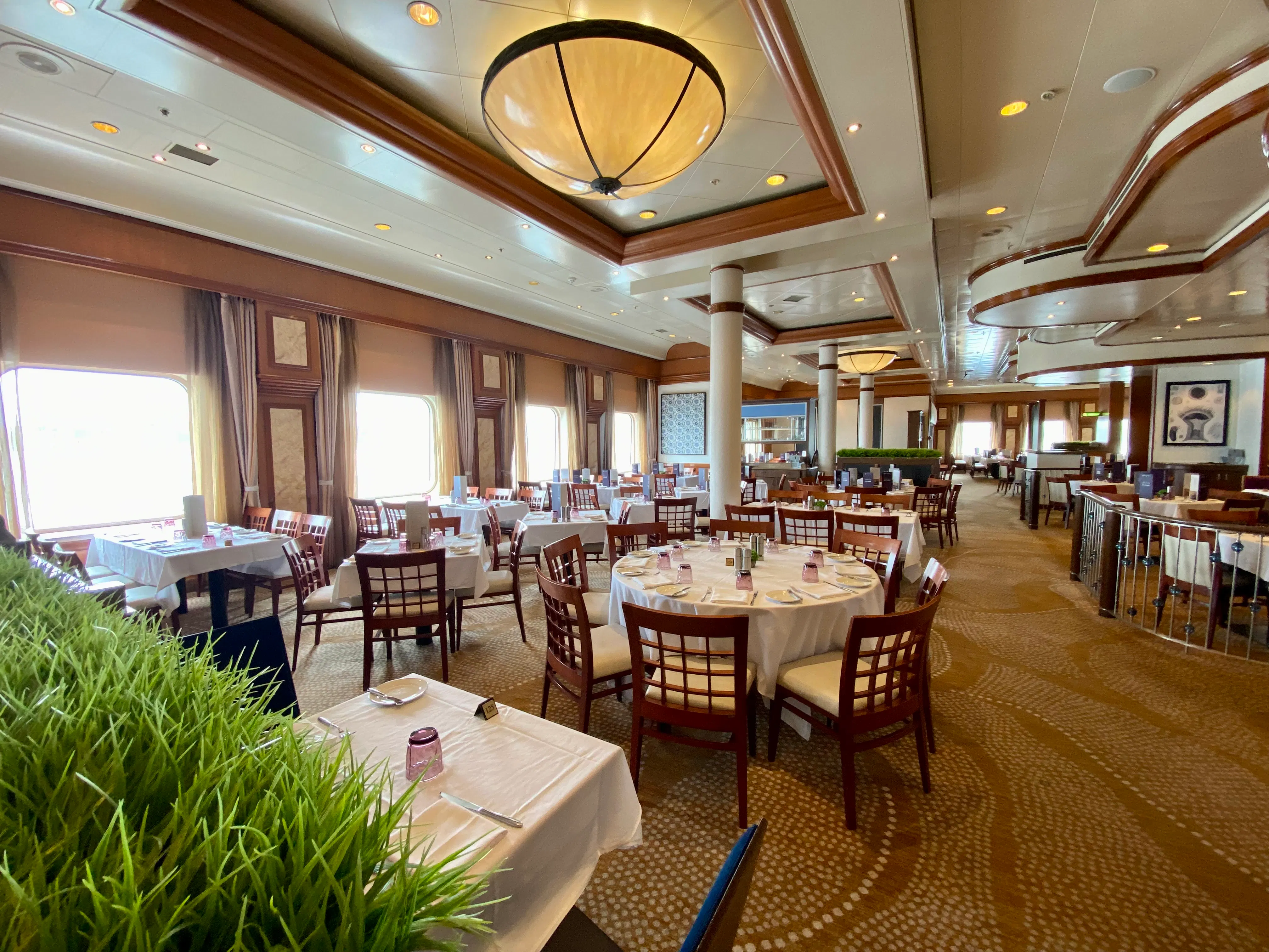 Ambience Dining & Food | Editor's Review