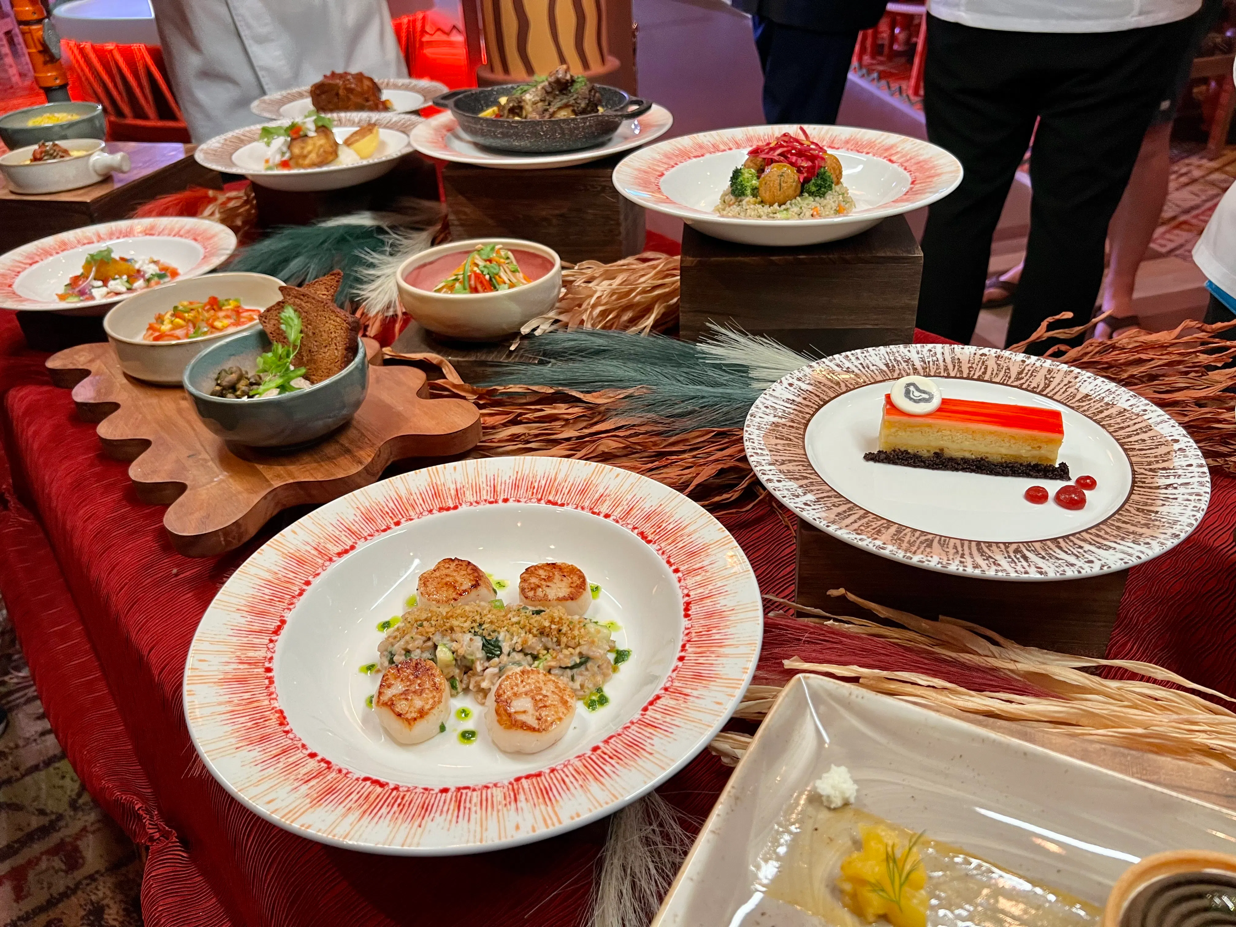 Disney Destiny Dining & Food | Editor's Review