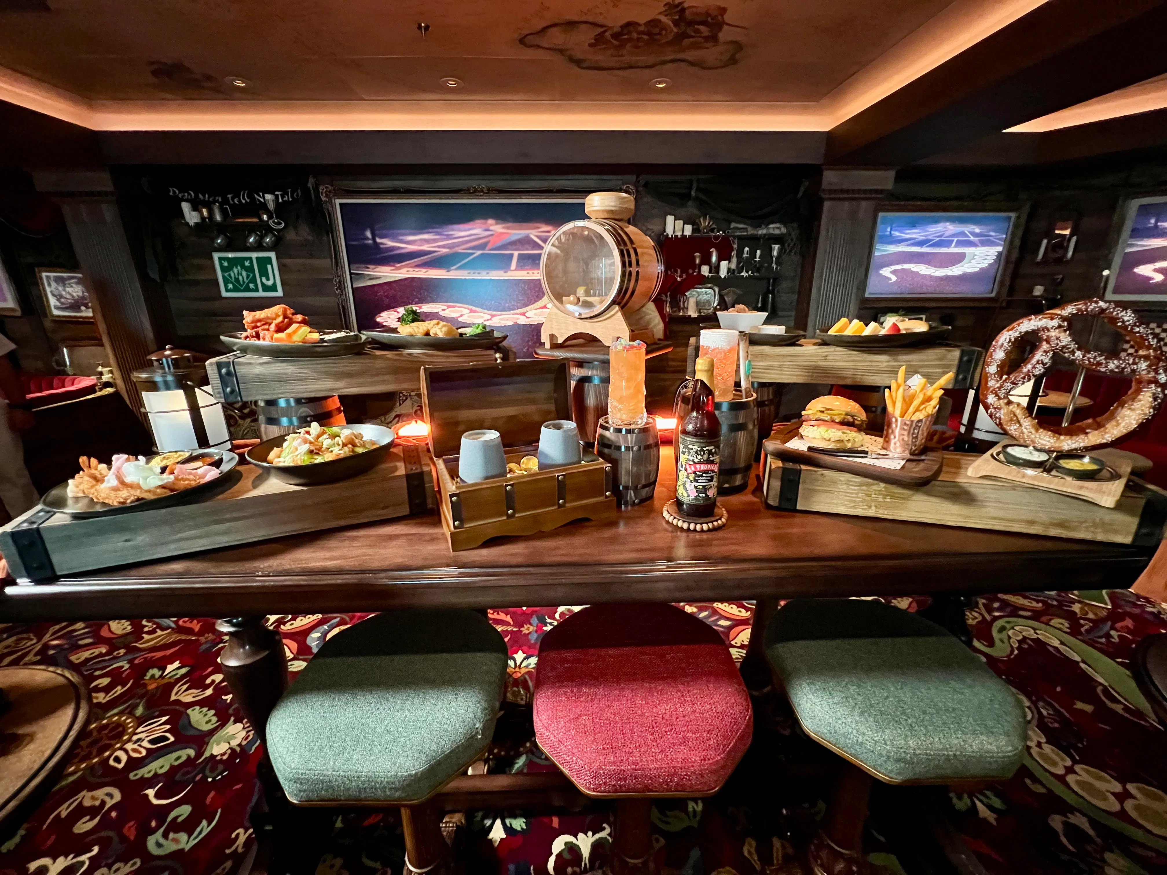 Disney Destiny Dining & Food | Editor's Review