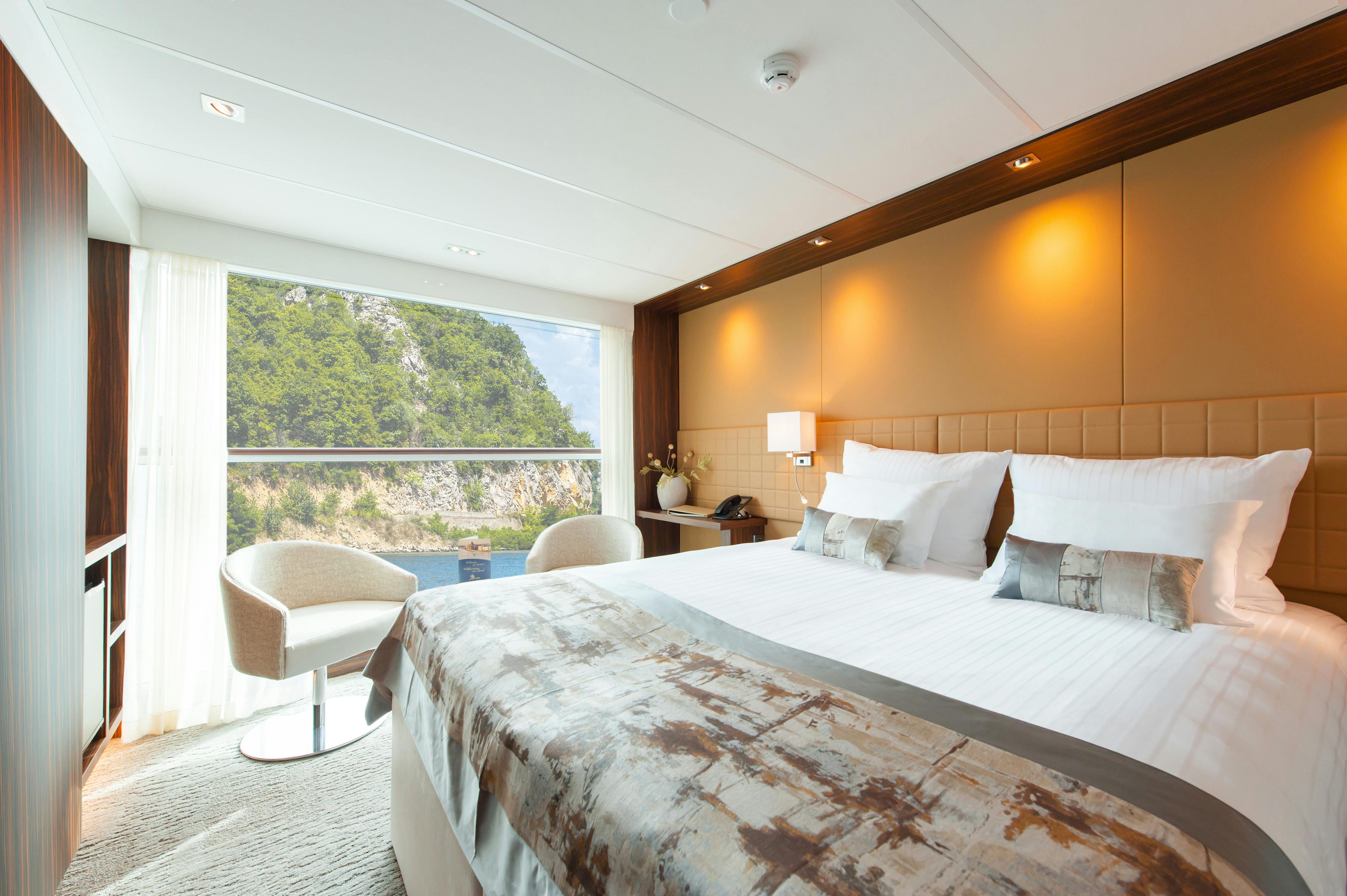 Amadeus Queen Cruise: Expert Review (2023)