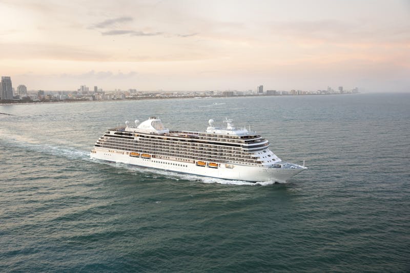 Seven Seas Splendor Cruise: Expert Review (2023)