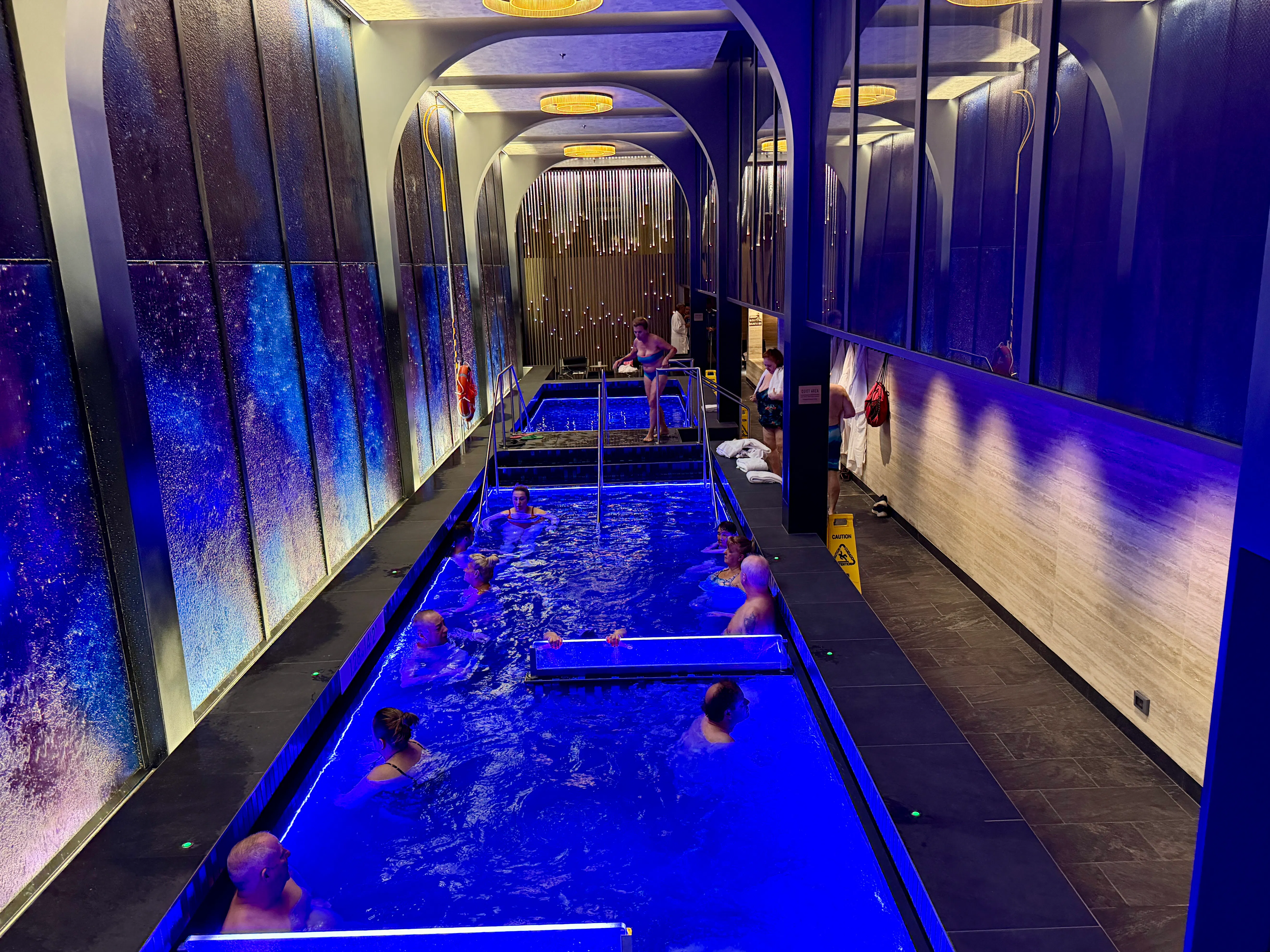 Norwegian Luna Cruise Ship | Editor's Review
