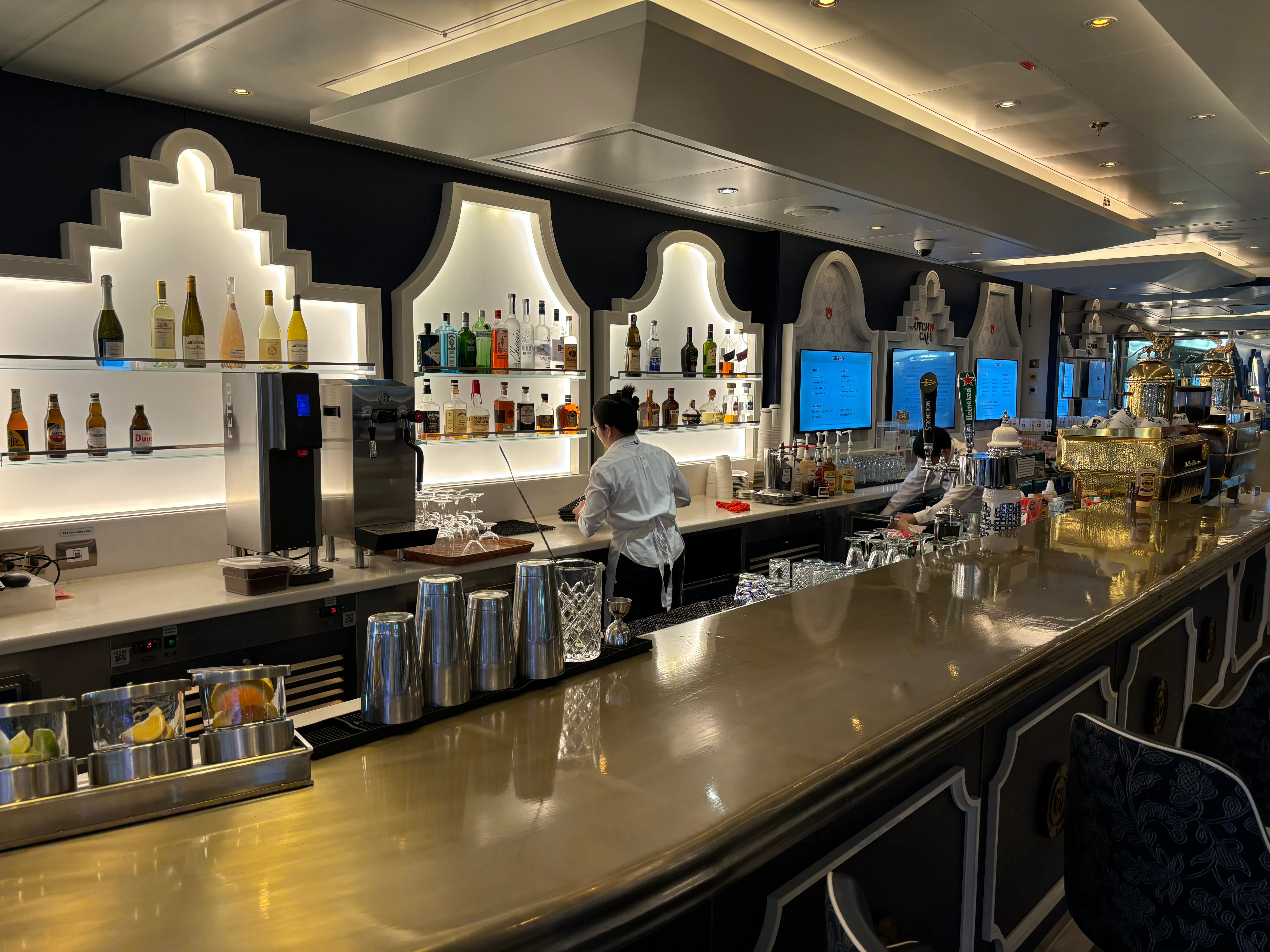 Holland America Koningsdam Dining & Food | Editor's Review