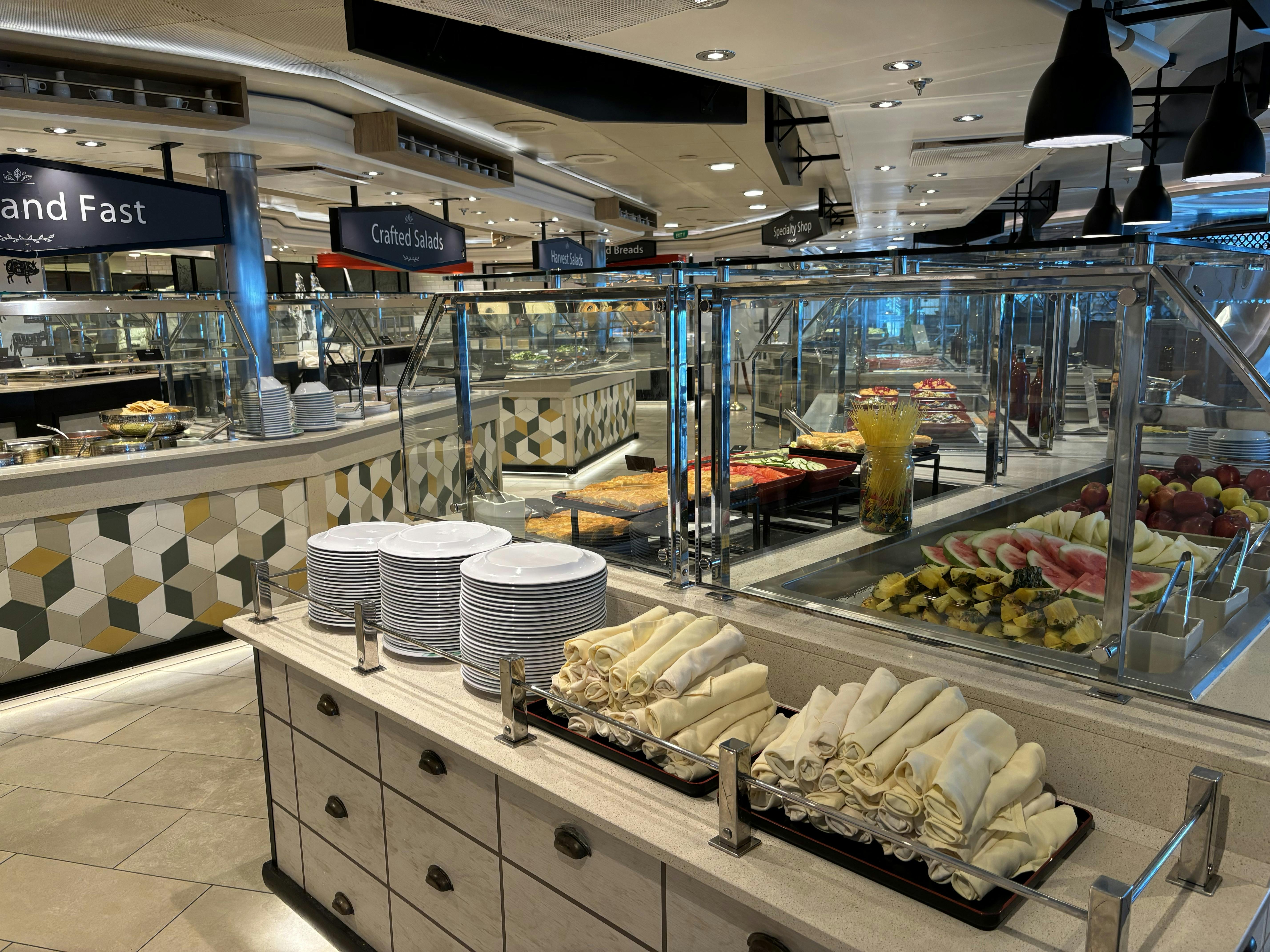 5 Best Places to Eat After Midnight on a Cruise