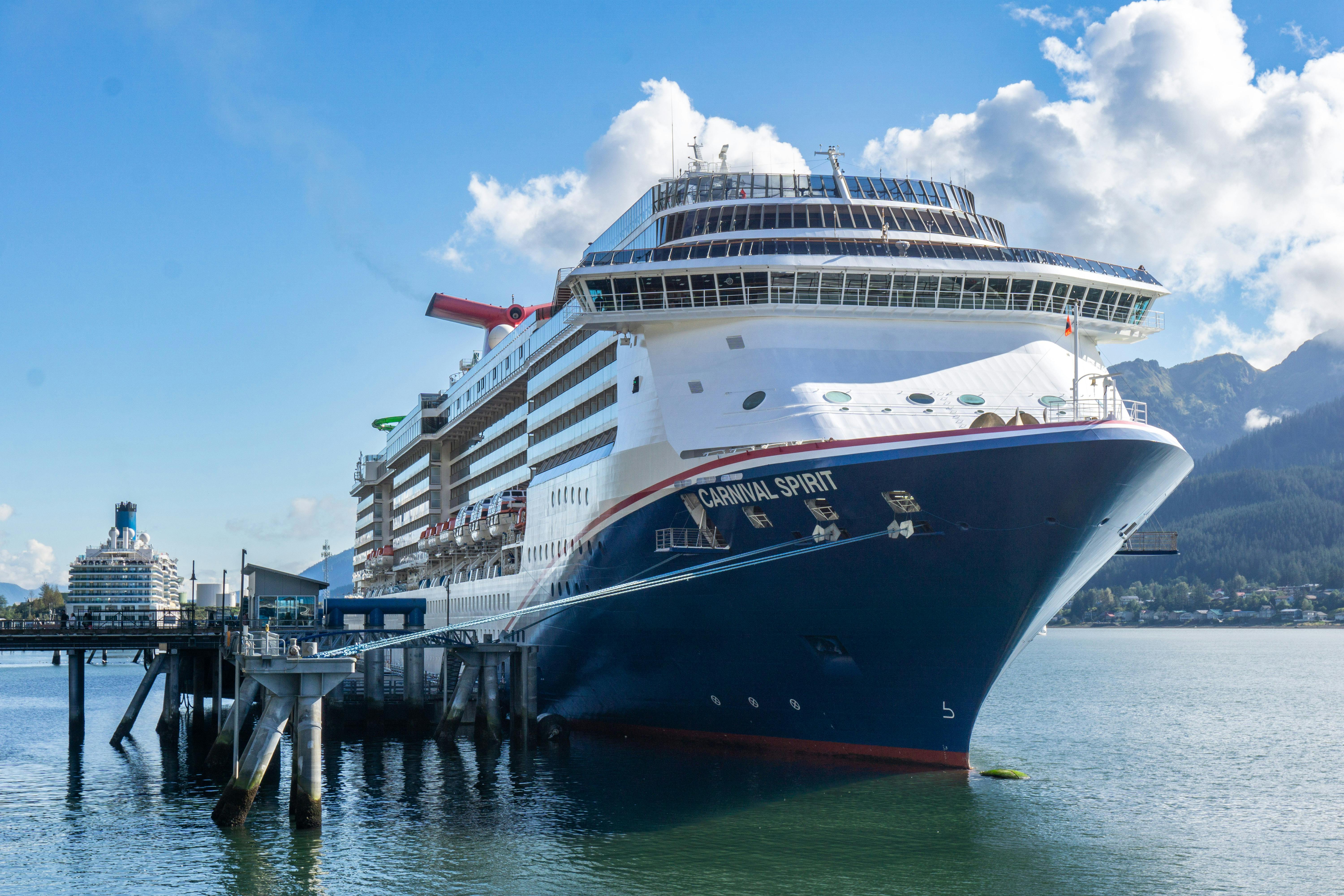 What to Wear on a Cruise: Guide to Cruise Line Dress Codes