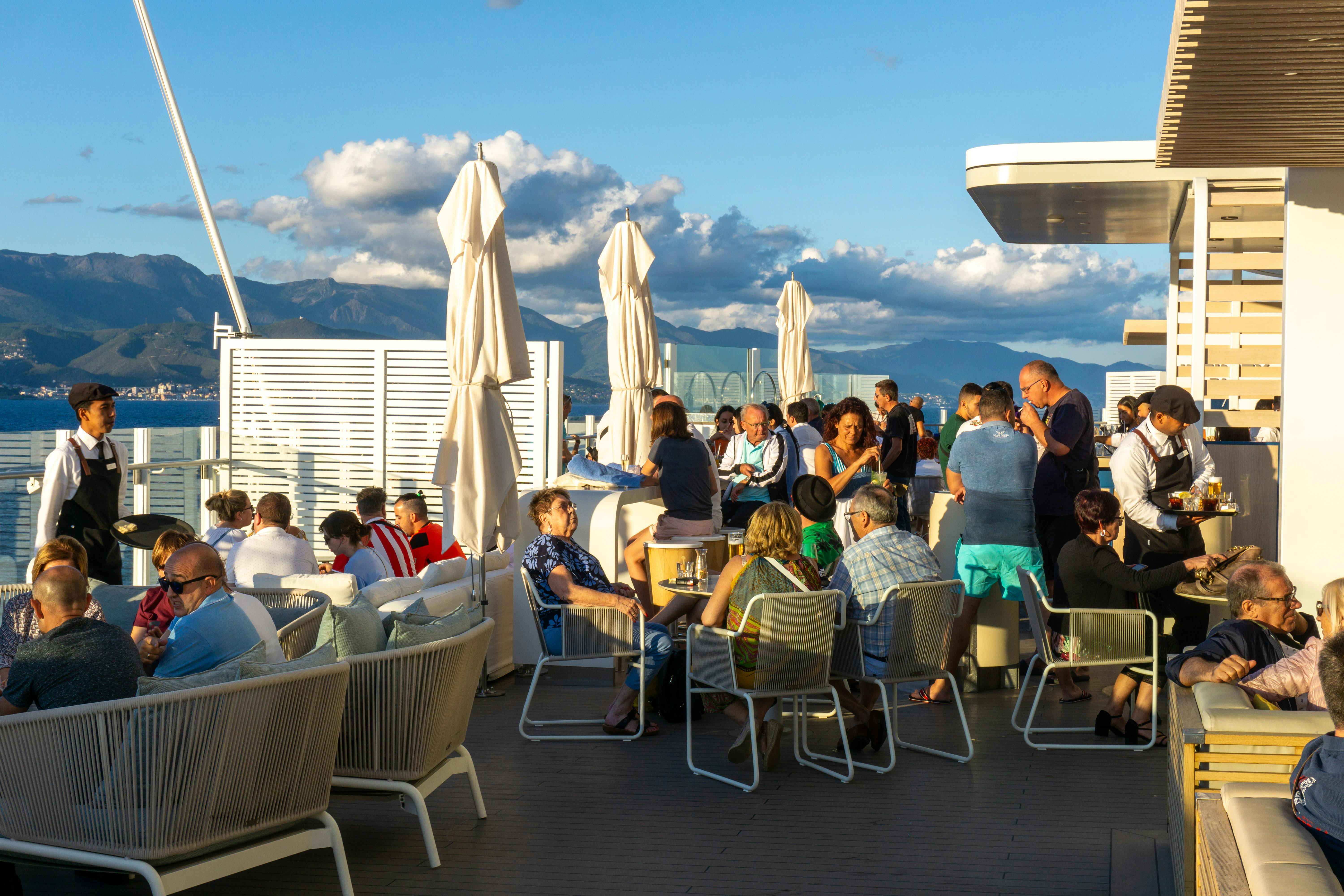 8 Best Cruise Ship Spots to Enjoy Sail Away