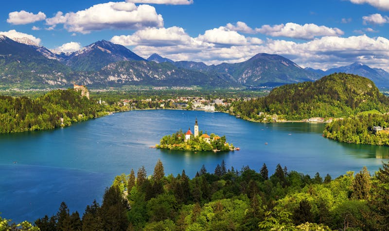 The 10 Most Beautiful Lakes You Can Cruise To