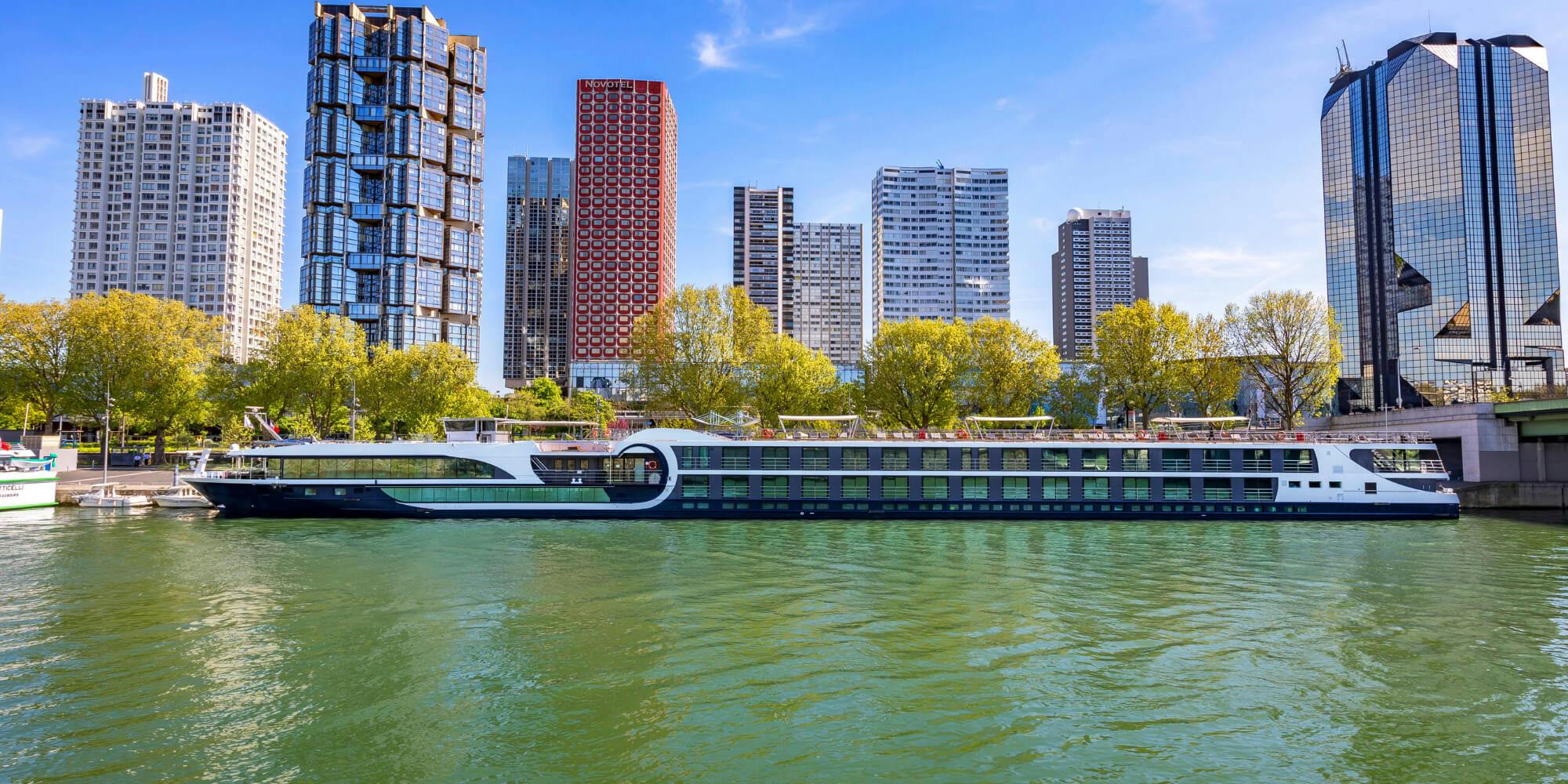 Monarch Countess Cruise: Expert Review (2023)