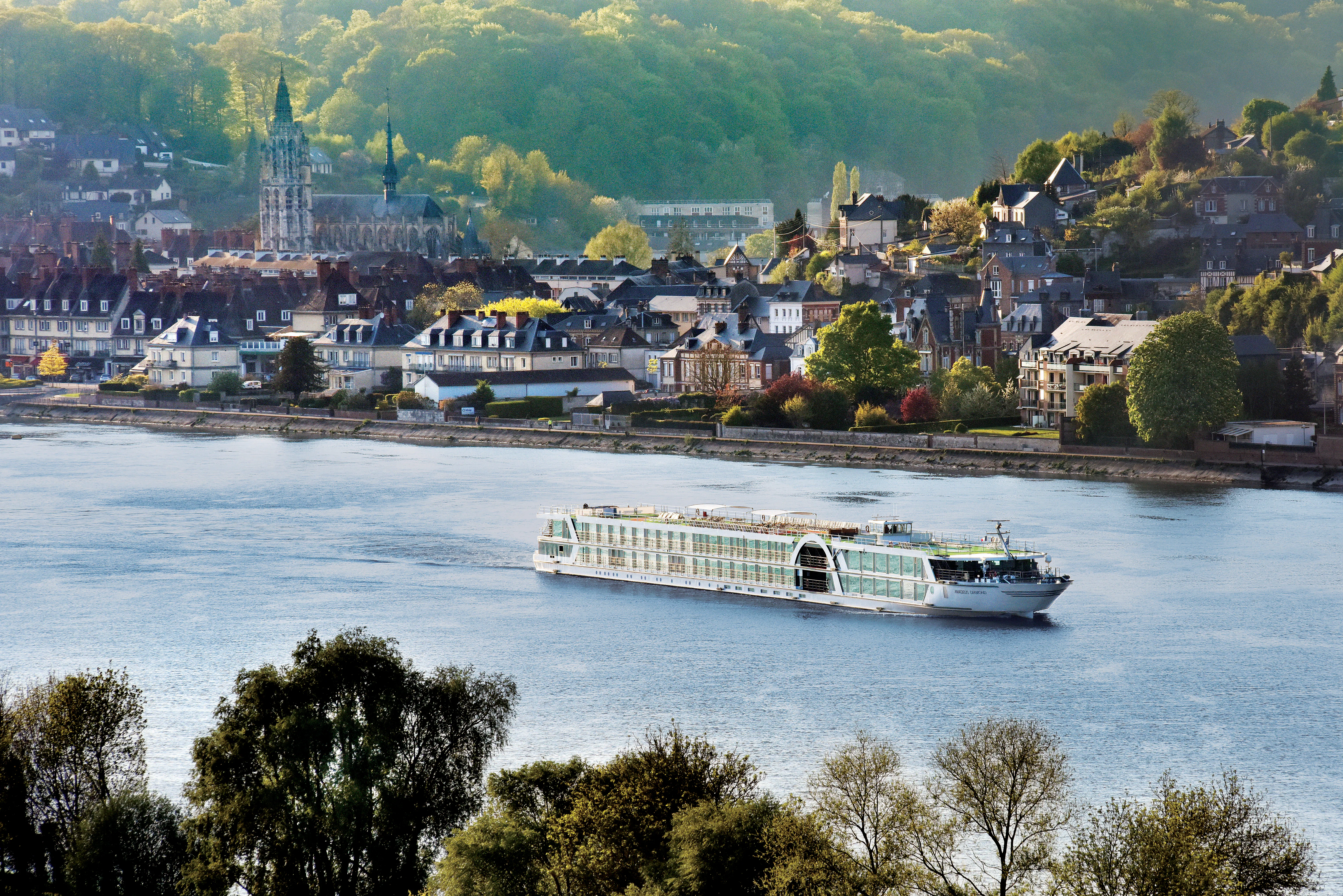 Amadeus Diamond Cruise: Expert Review (2023)