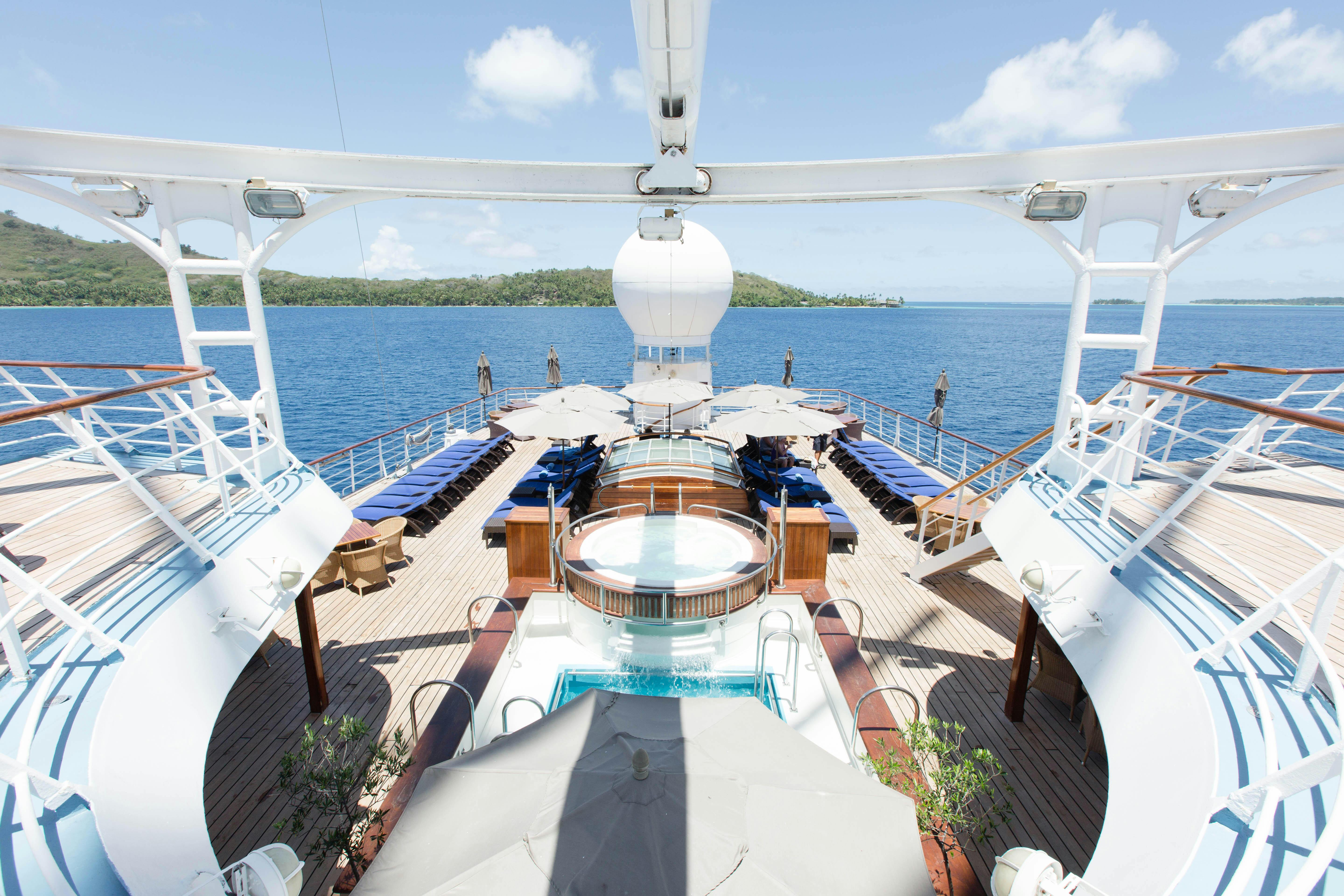 Windstar vs. Lindblad Expeditions-National Geographic in Costa Rica