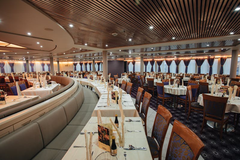 Expert Review of Crown Iris Cruise Ship