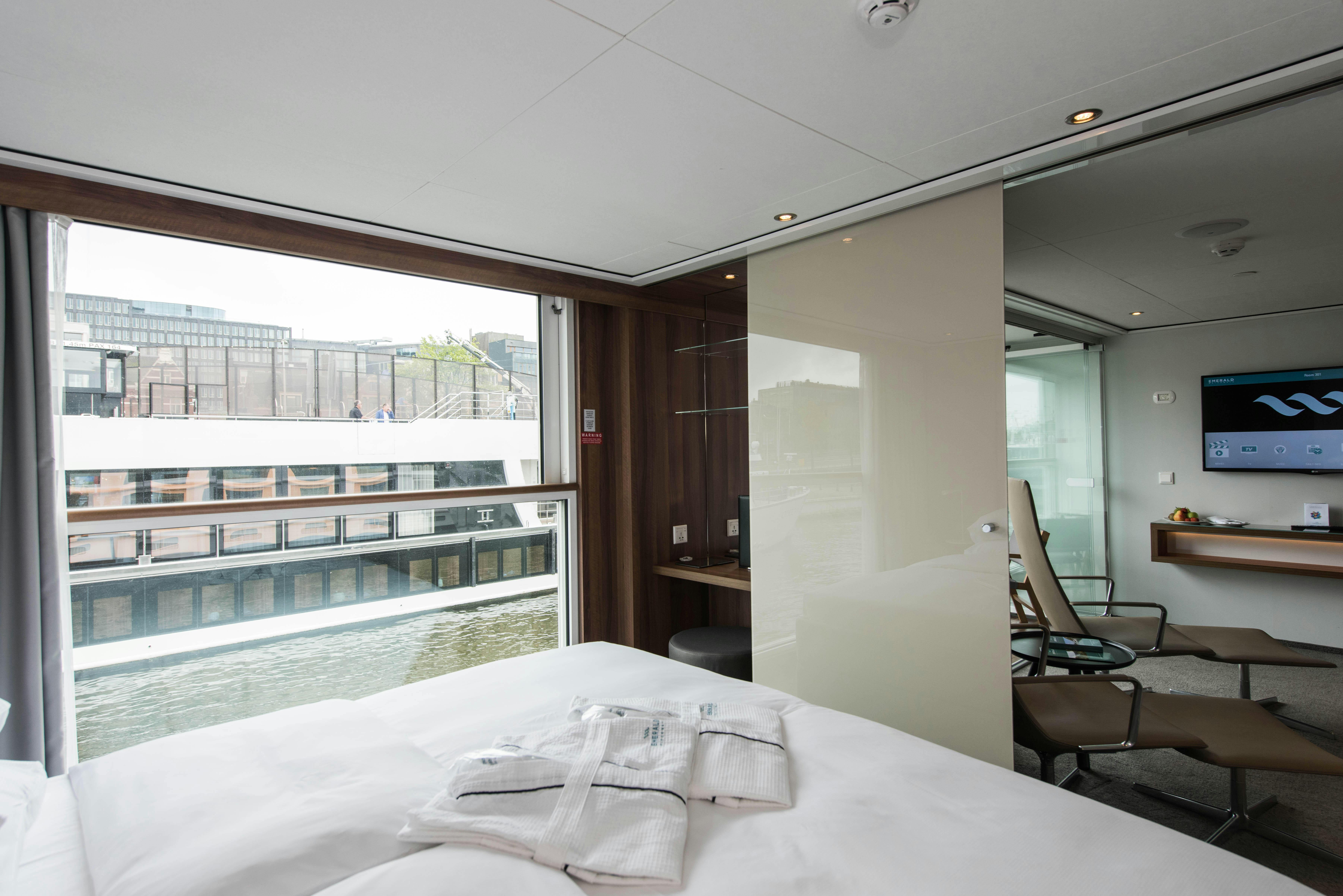 Emerald Star Cruise: Expert Review (2023)