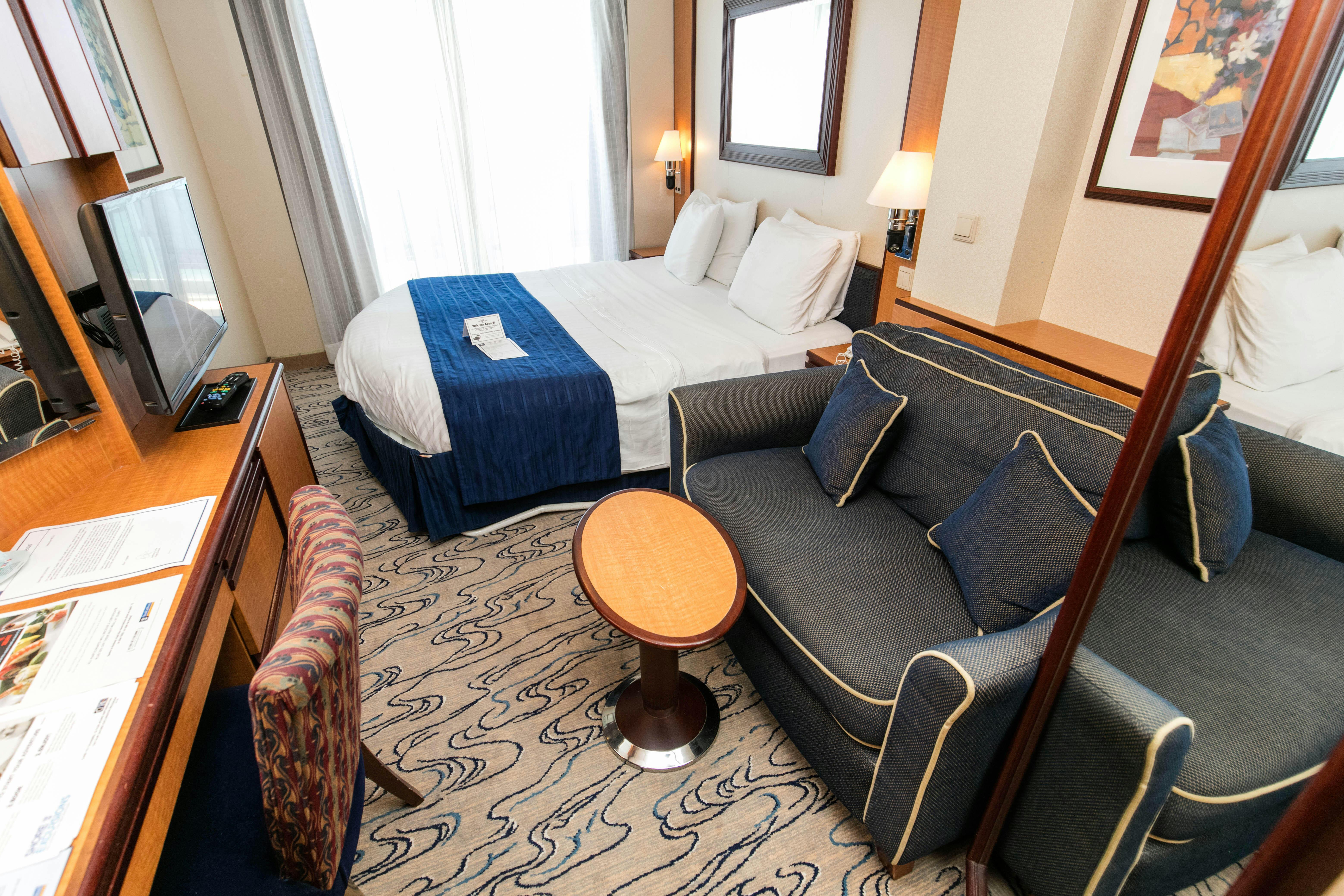 Royal Caribbean Jewel of the Seas Cruise: Expert Review (2023)