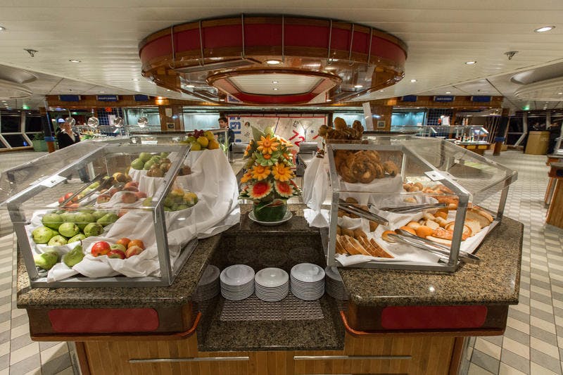 Windjammer Cafe on Royal Caribbean Radiance of the Seas Cruise Ship ...