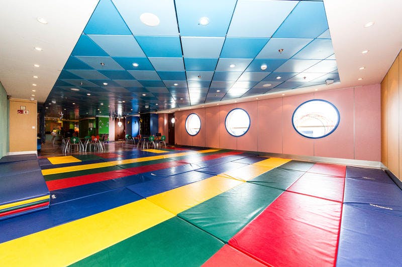 Splash Academy on Norwegian (NCL) Pride of America Cruise Ship - Cruise ...