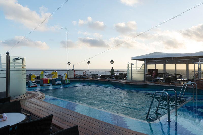 Sea View Pool on Holland America Oosterdam Cruise Ship - Cruise Critic