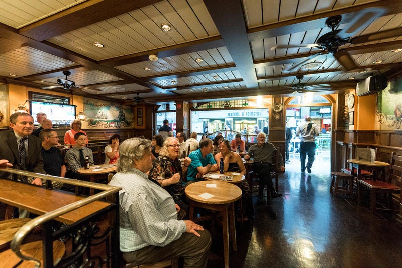 Duck and Dog Pub on Royal Caribbean Adventure of the Seas Ship - Cruise ...