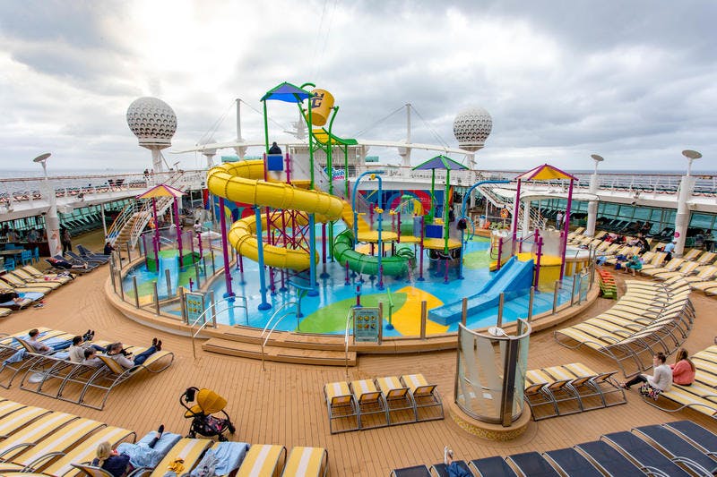 Splashaway Bay on Royal Caribbean Independence of the Seas Ship ...