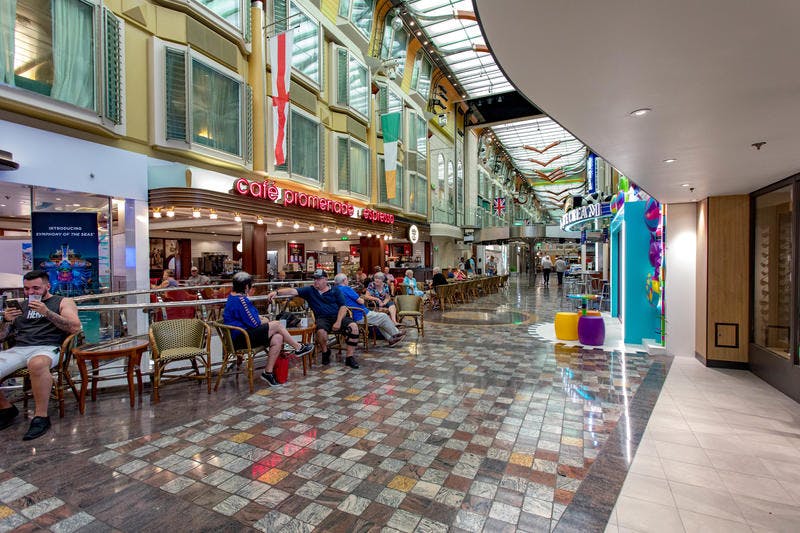 Royal Promenade on Royal Caribbean Independence of the Seas Ship ...