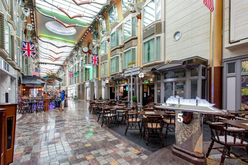 Royal Promenade on Royal Caribbean Independence of the Seas Ship ...