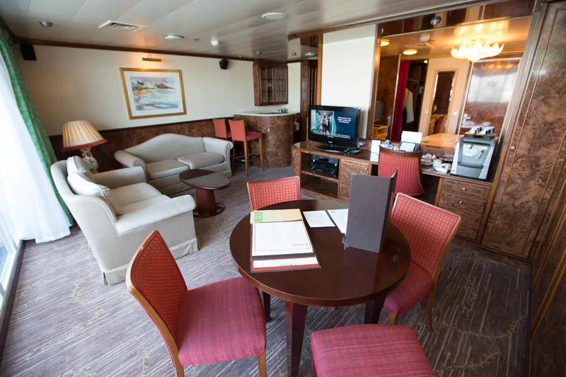 owner-s-suite-on-norwegian-sky-cruise-ship-cruise-critic