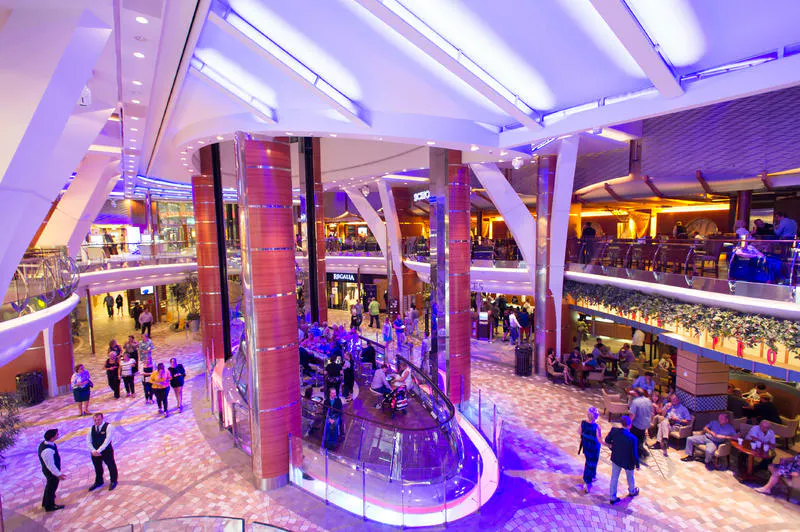 Rising Tide Bar on Royal Caribbean Allure of the Seas Cruise Ship ...