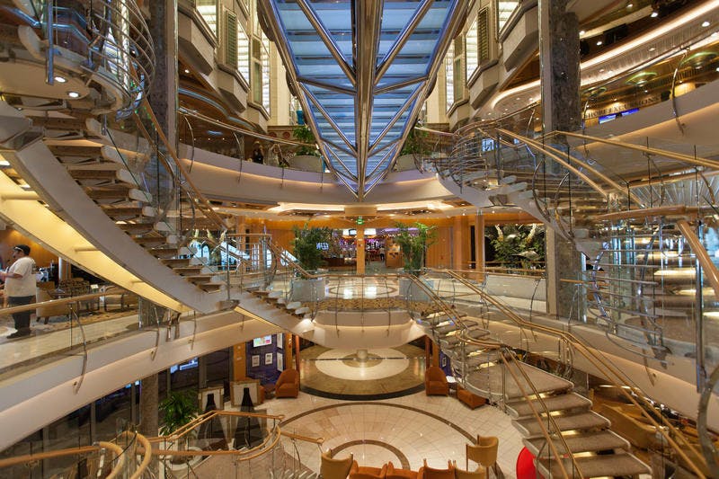 Royal Promenade on Royal Caribbean Independence of the Seas Ship ...